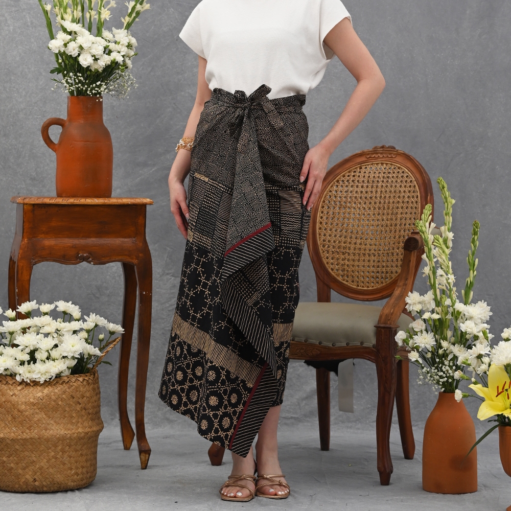Jual NONA RARA - Lilit Skirt Garut Black P0476, Rok lilit batik wanita ...