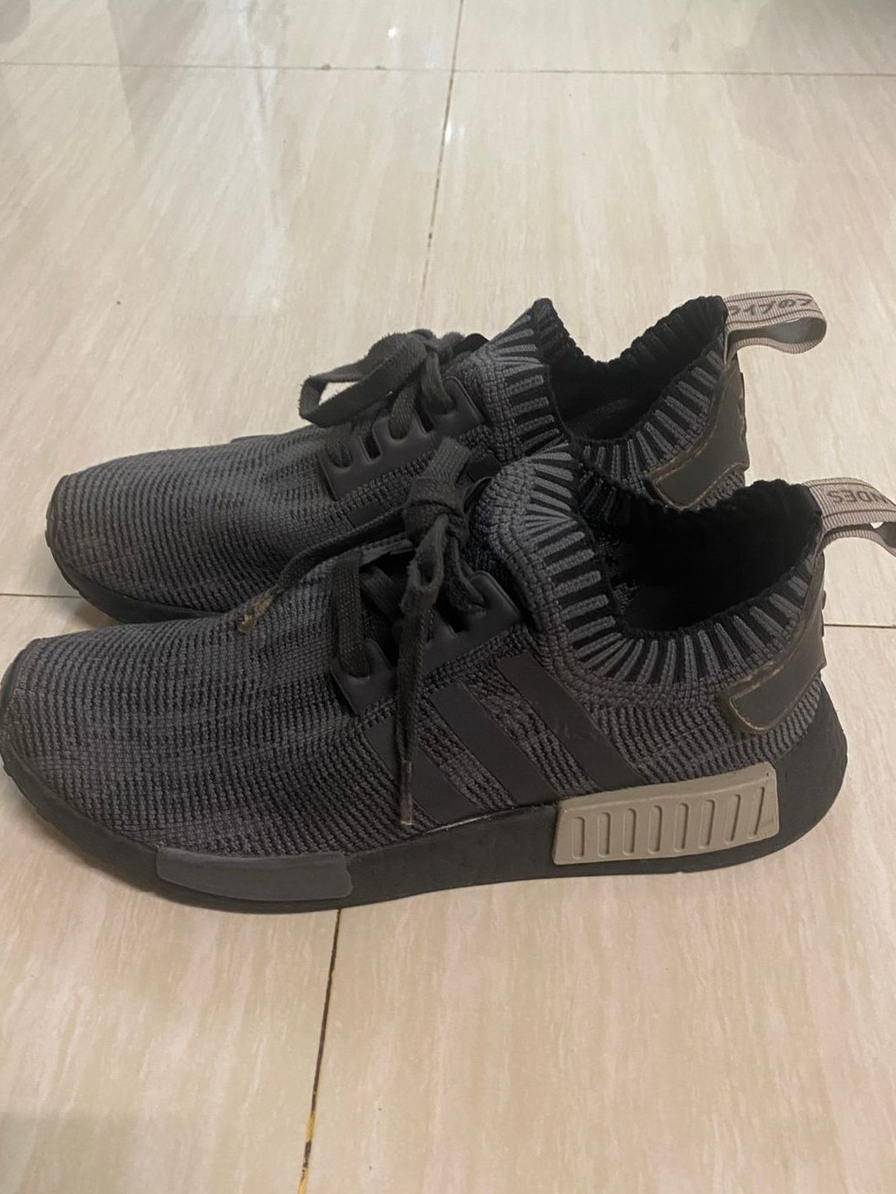 Jual Adidas NMD R1 warna Pitch Black Grey - Second / Bekas | Shopee ...