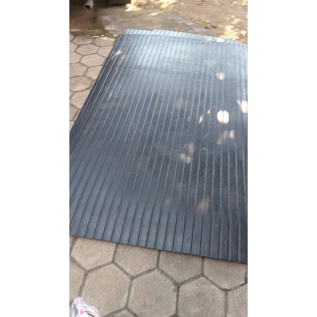 Jual karpet sapi alas peternakan sapi ukuran 110cmx200cmx12mm | Shopee ...