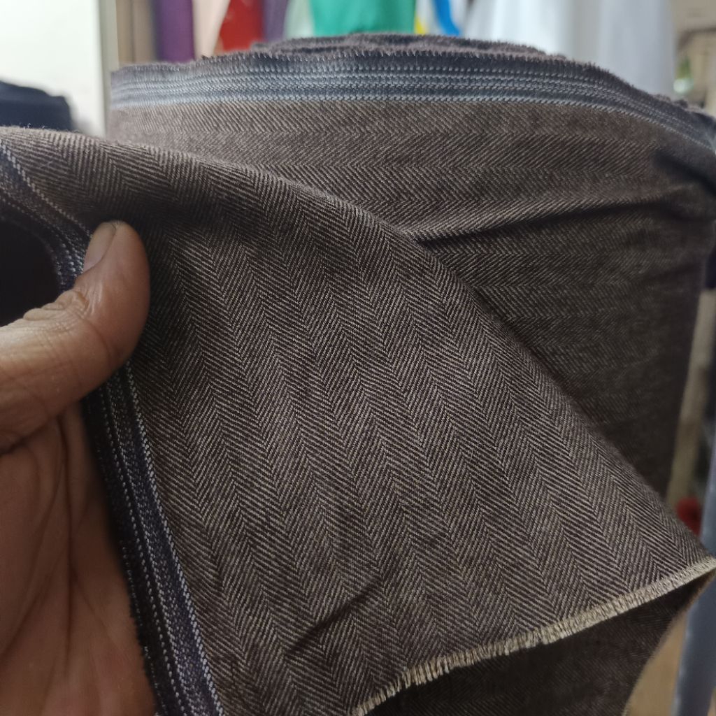 Jual bahan kain semi wool serat belut / kain semi wool / kain serat ...