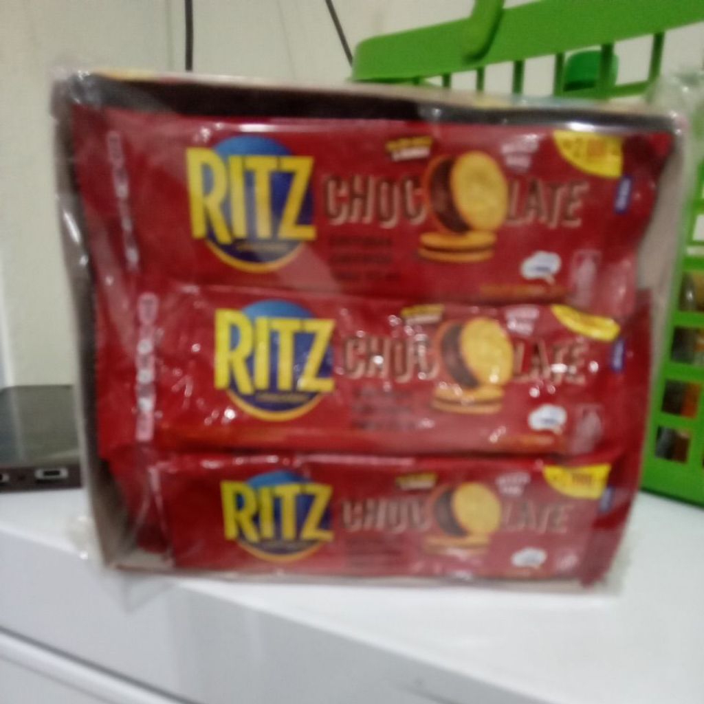 Jual RITZ crakers chocolate324g (12×27g) | Shopee Indonesia