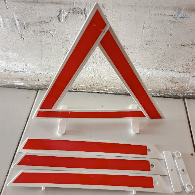 Jual SEGITIGA PENGAMAN MOBIL MERAH PUTIH 1 SET (2PCS) | Shopee Indonesia