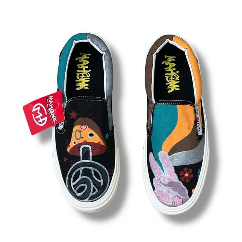 Jual SEPATU MAHONK - Slip On Motif Hippai Black Bahan Canvas Original ...