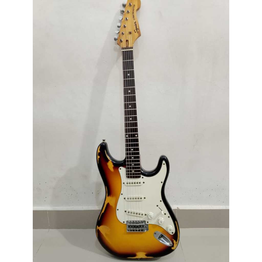Jual Gitar Listrik Squier Stratocaster | Shopee Indonesia