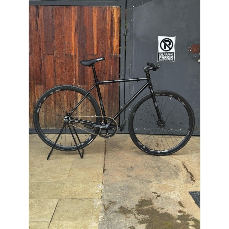Jual SEPEDA STRIKINGBIKE FIXIE FULLBIKE 700C | Shopee Indonesia