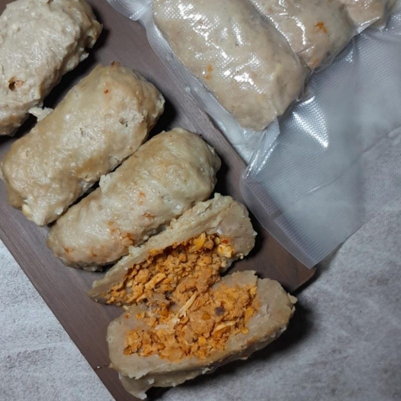 Jual Bakso Sapi Rudal Super Jumbo isi ayam suwir pedas premium | Shopee ...