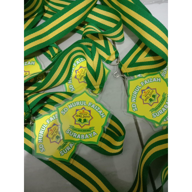 Jual Ready Medali Akrilik Stiker Vynil Sticker Custom + Tali Siap Pakai ...