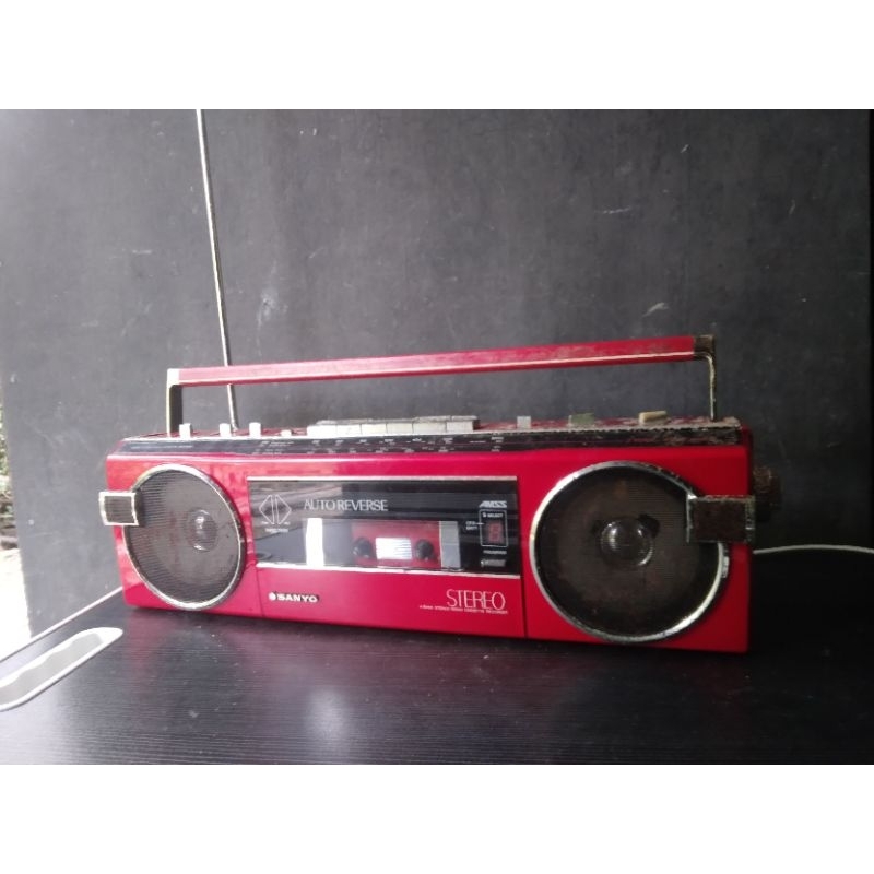 Jual VINTAGE RADIO TAPE SANYO MINI COMPO BOMBOX DISPLAY ONLY | Shopee ...