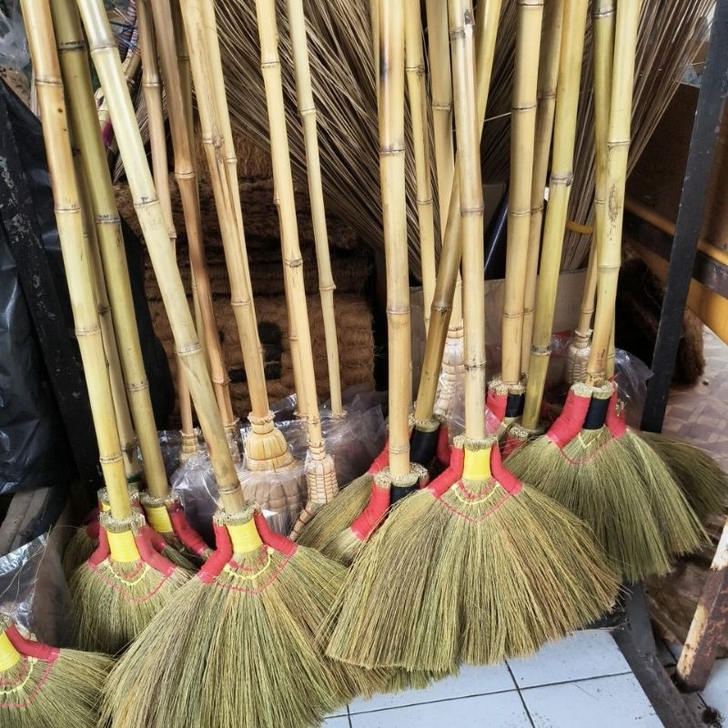 Jual Sapu Lantai Jerami dari Bambu Cuing / Sapu Rayung Standard ...