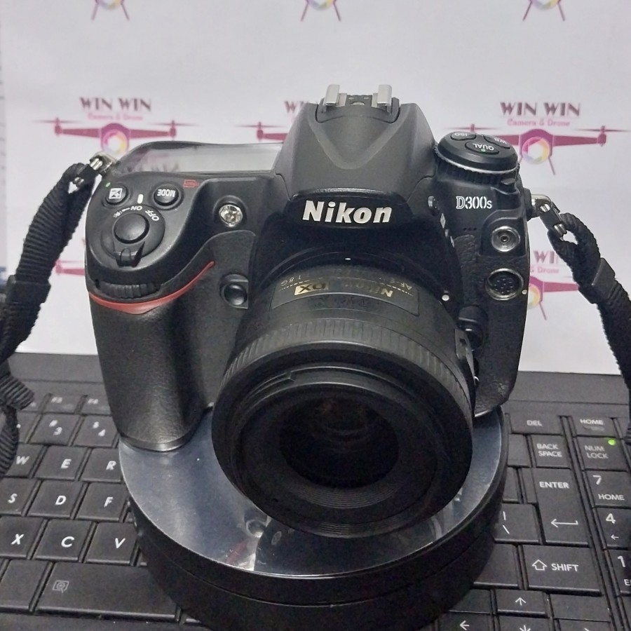 Jual Kamera Camera DSLR Nikon D300s Lensa fix Nikon 35mm Bokeh | Shopee Indonesia