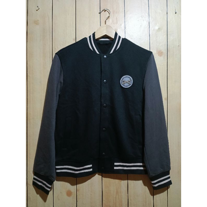 Jual varsity uniqlo | Shopee Indonesia