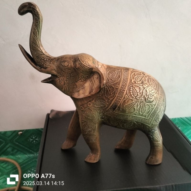 Jual patung gajah Kuningan lawasan antik besar sesuai fto | Shopee ...