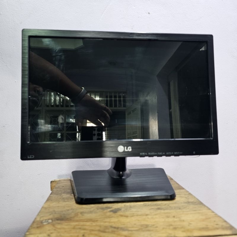 Jual MONITOR LED LG 16 INCH WIDESCREEN MURAH MANTUL | Shopee Indonesia