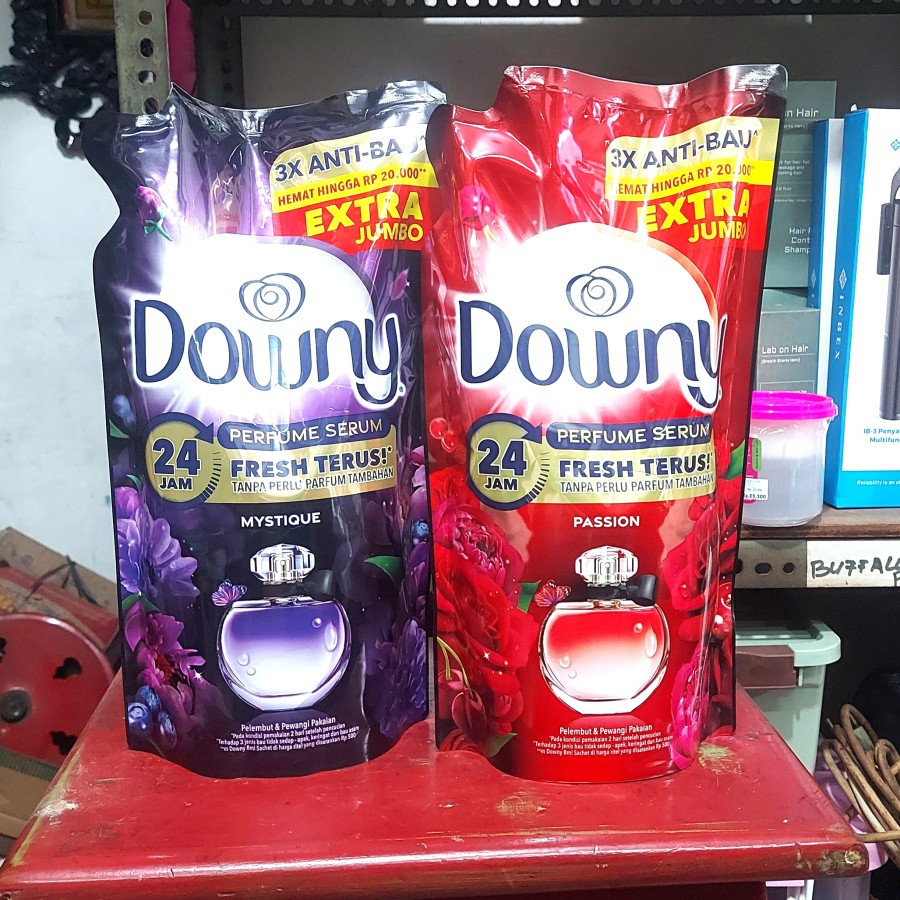 Jual Downy Pewangi Pelembut Parfum Collection 1.35L Kemasan Refill Downy Mystique/Passion/Daring ...