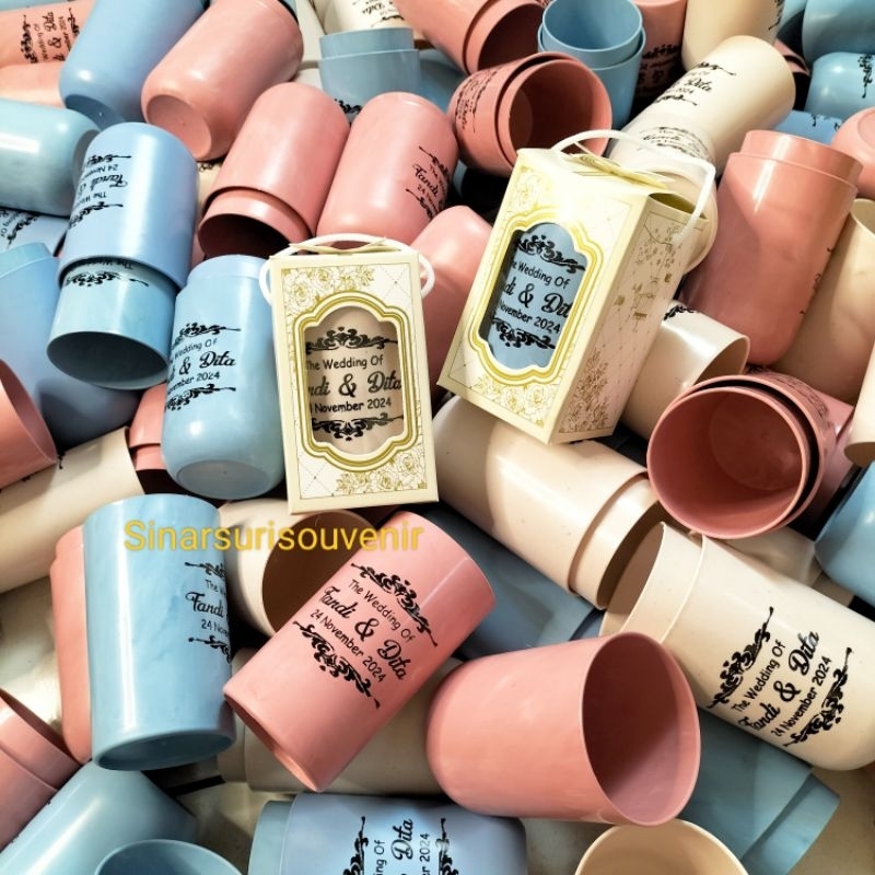 Jual 50 PCS GELAS PLASTIK CUSTOM FREE KEMAS BOX SOUVENIR | Shopee Indonesia