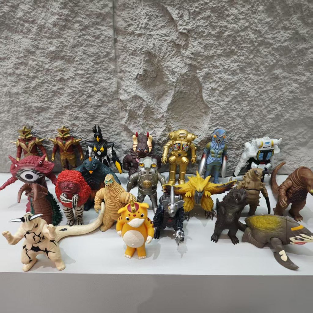Jual ULTRAMAN KAIJU ULTRA MONSTER GODZILLA/ TSURUGI DEMAGA/BIOLANTE/DX ...