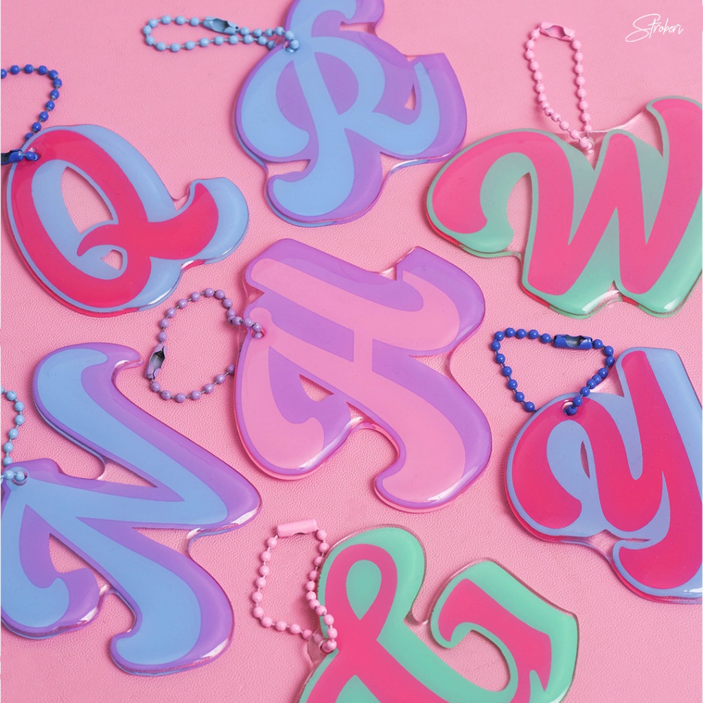 Jual Stroberi Two Tone Alphabet Keychain | Shopee Indonesia