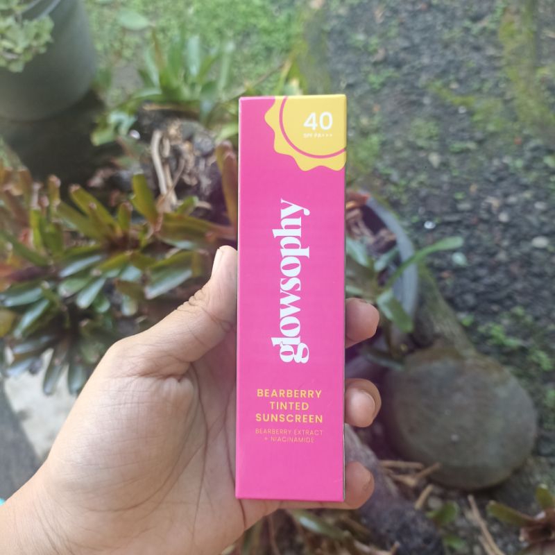 Jual Glowsophy Bearberry Tinted Sunscreen SPF 40 PA+++ Pore-Blurring ...