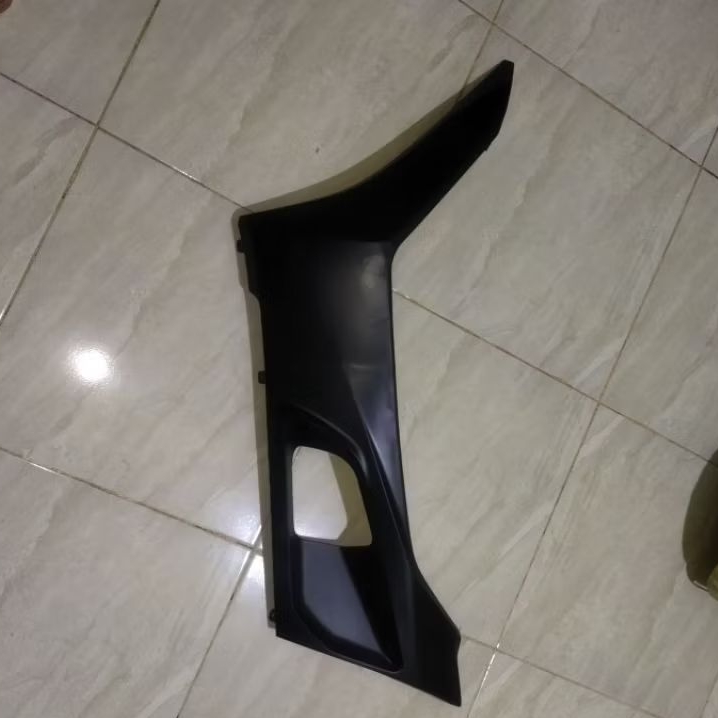 Jual sid dek bawah samping kiri Honda PCX 160 K1Z hitam doff bekas ...