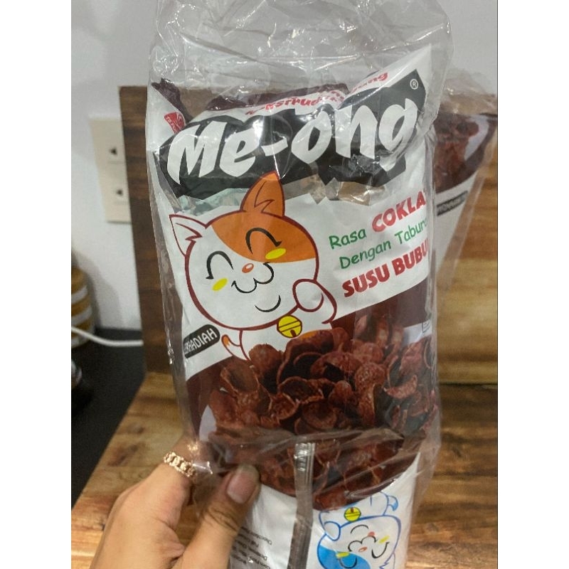 Jual ME-ONG SNACK RASA COKLAT DENGAN TABURAN SUSU BUBUK 10 PCS 1 PACK | Shopee Indonesia