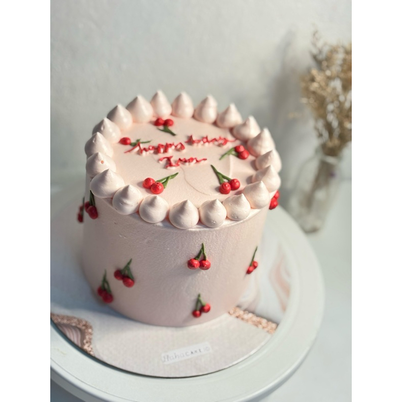 Jual classic simple cake ultah d15/custom cake aesthetic simple/custom ...