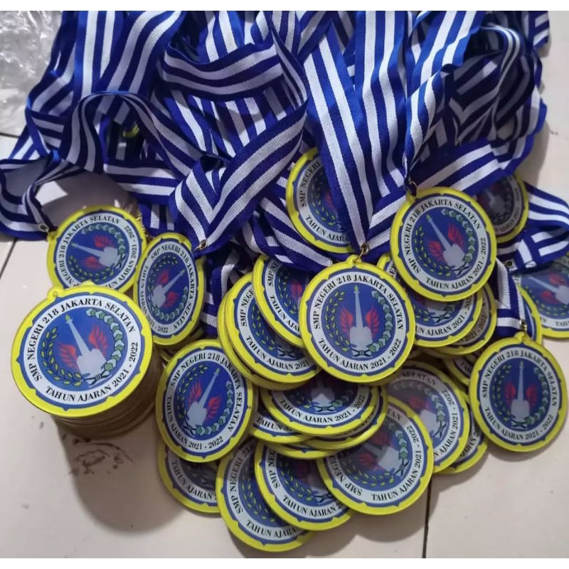 Jual MEDALI WISUDA KELULUSAN CUSTOM TERMURAH AKRILIK 3MM | Shopee Indonesia