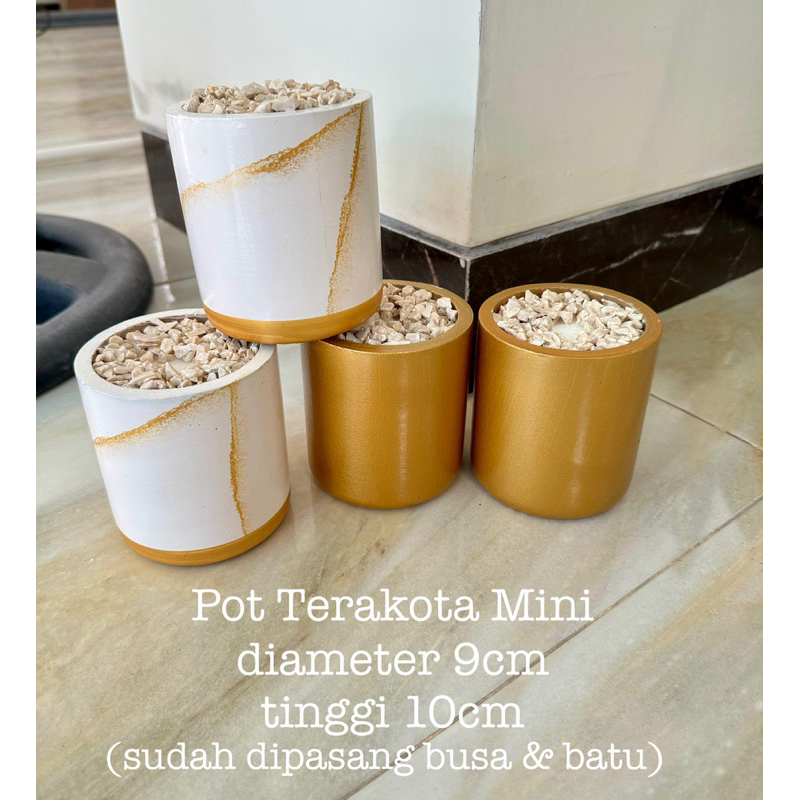 Jual Pot Terakota Mini Bulat Putih Gold (SUDAH TERPASANG BUSA + BATU ...