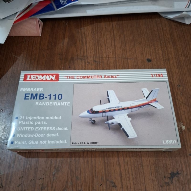 Jual model kit mokit Leoman Embraer EMB-110 Bandeirante United Express ...