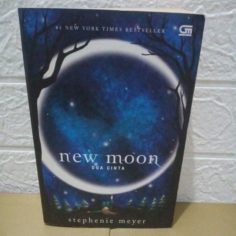 Jual Buku Original New moon DUA CINTA By Stephenie meyer | Shopee Indonesia
