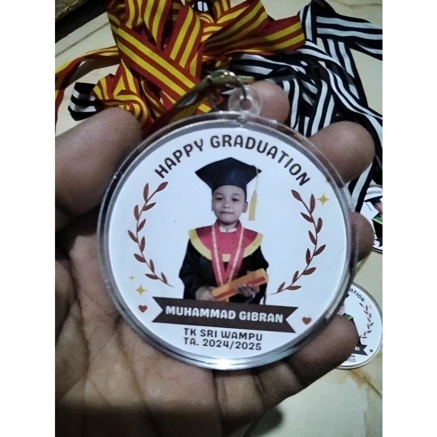 Jual Medali Custom Kelulusan Sekolah - Medali Wisuda Murah - Medali Wisuda Pakai Foto Siswa ...