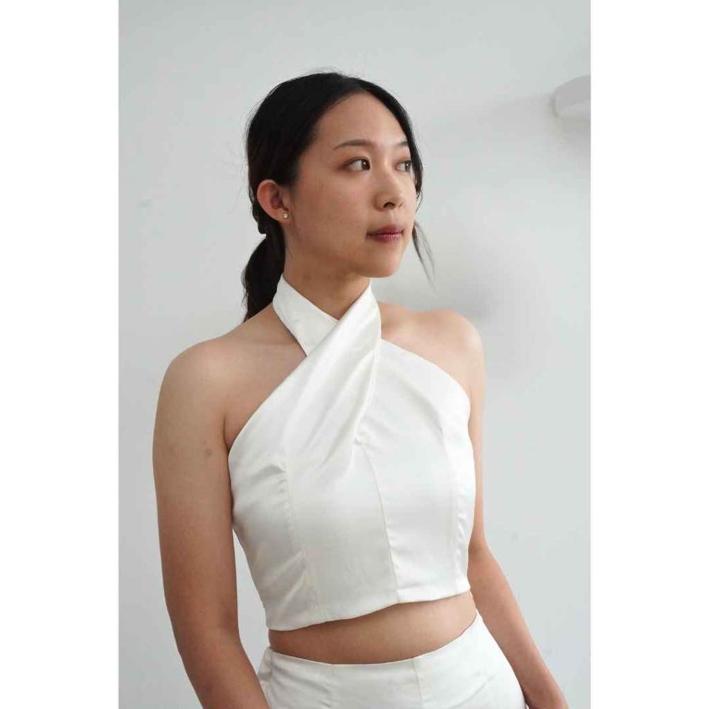 Jual Weekendsweekdays - Halter Satin Top | Shopee Indonesia