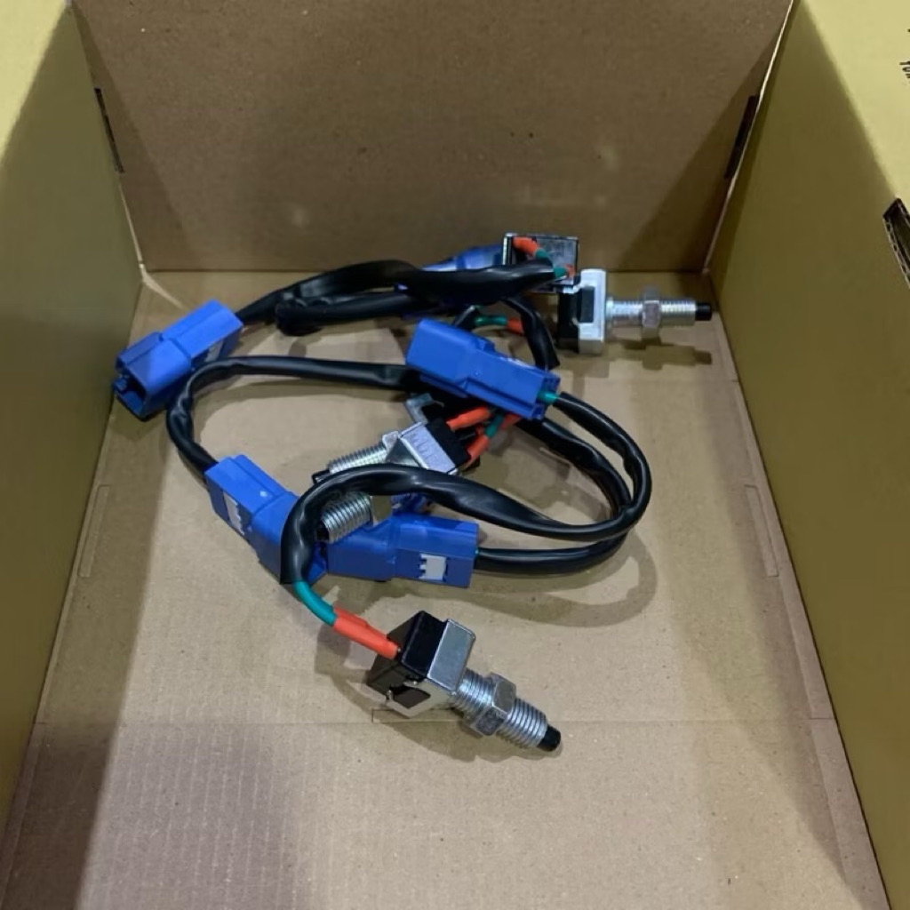 Jual Switch Stop Swit Rem Dutro HT 130 Saurus Original | Shopee Indonesia