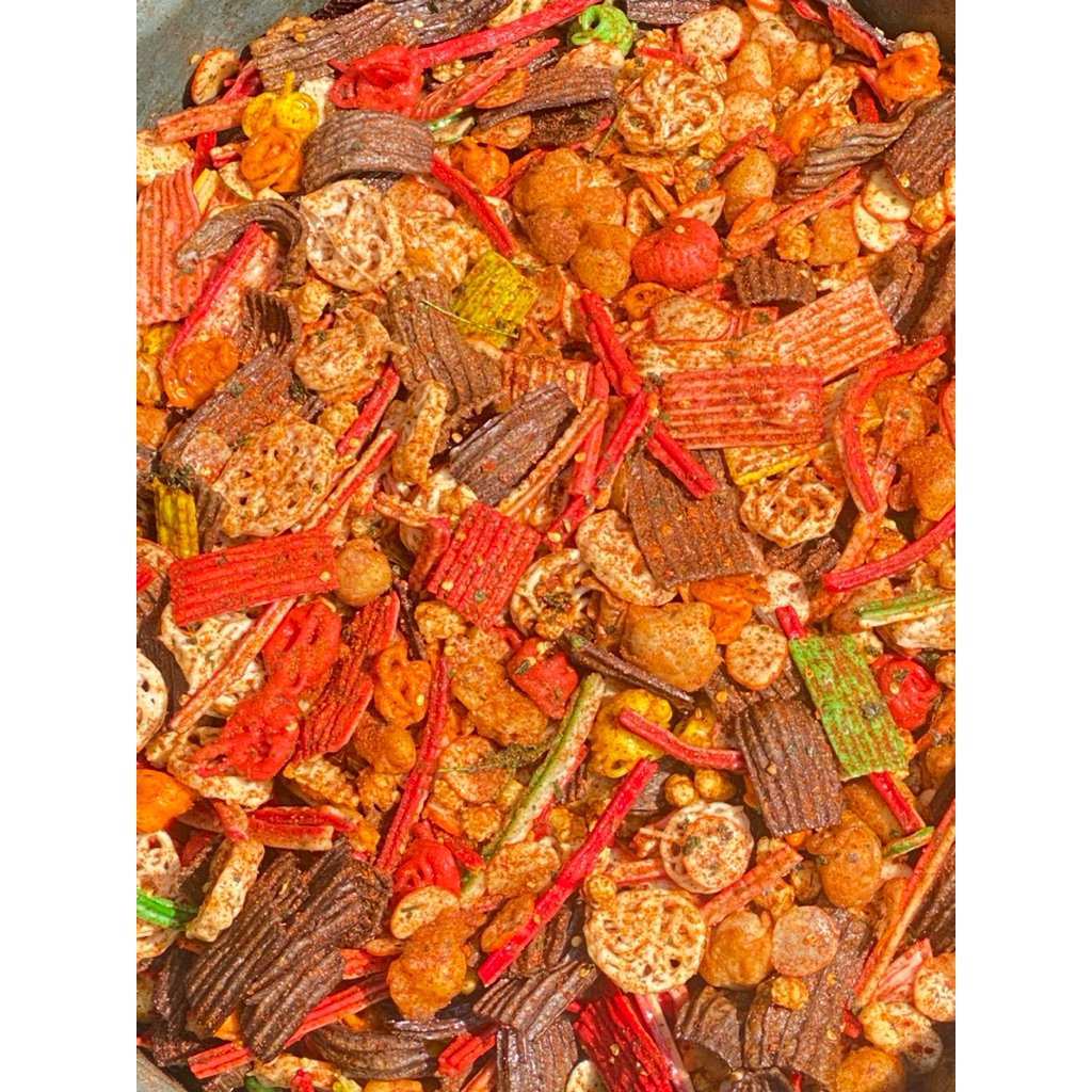 Jual cemilan Kerupuk seblak kering campur mix pedas extra daun jeruk 1 ...