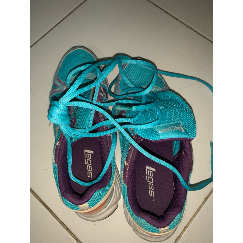 Jual [preloved] Sepatu league legas series running shoes cewe wanita ...