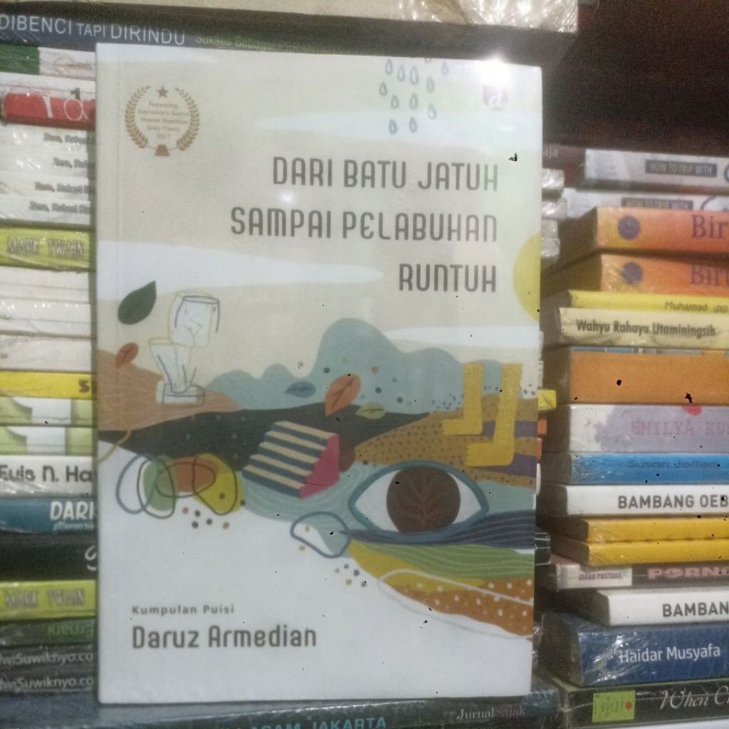 Jual Buku puisi dari batu jatuh sampai pelabuhan runtuh. | Shopee Indonesia