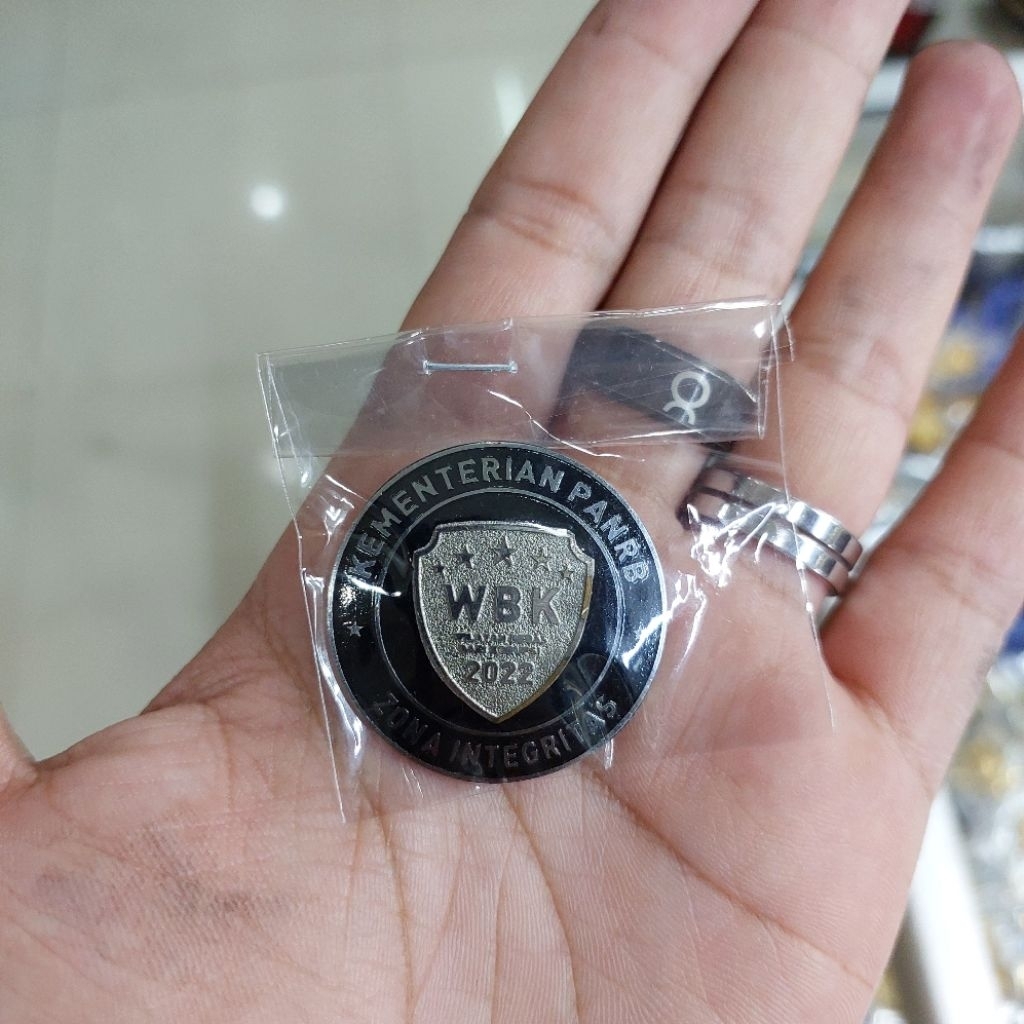 Jual Pin / Lencana WBK 2022 Kementerian Panrb Zona Integritas | Shopee ...