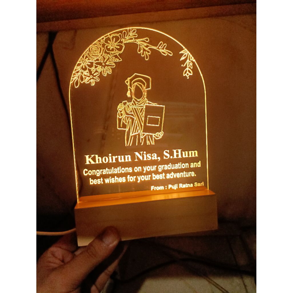 Jual akrilik graduation/akrilik led kado wisuda custom | Shopee Indonesia