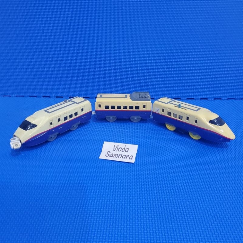 Jual Takara Tomy Plarail Shinkansen E2 With Magnet Coupling | Shopee Indonesia