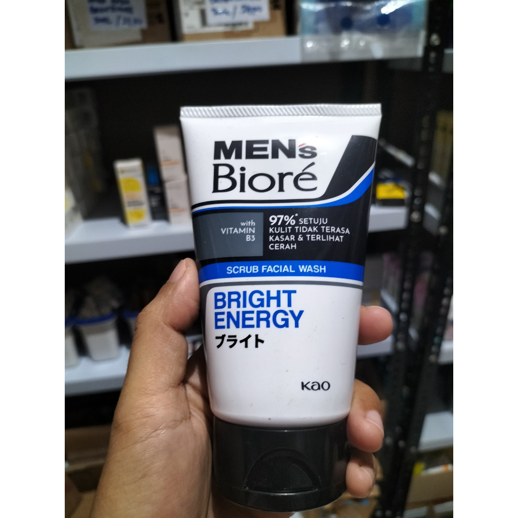 Jual Men's Biore Scrub Facial Wash Bright Energy 100gr | Shopee Indonesia