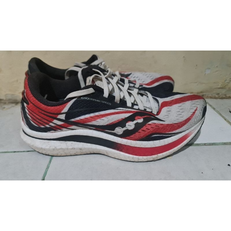 Jual Sepatu lari/running Saucony endorphin speed chengdu Original ...