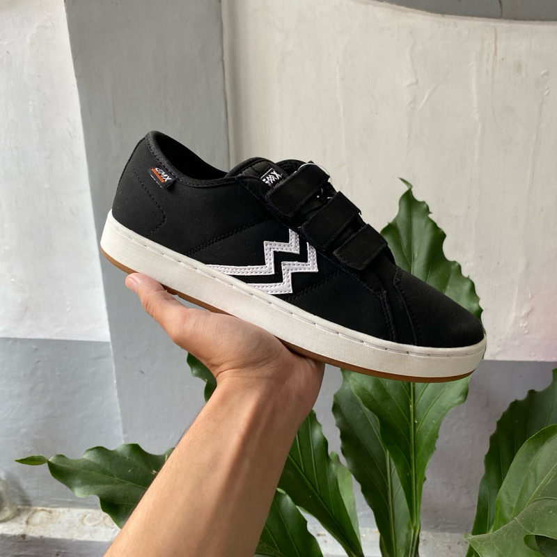 Jual Geoff Max Official - Fury Black White | Sepatu Pria | Sneakers ...