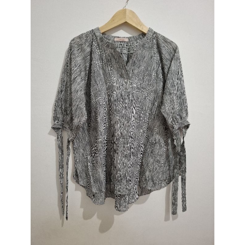 Jual Thrift blouse oversize | Shopee Indonesia