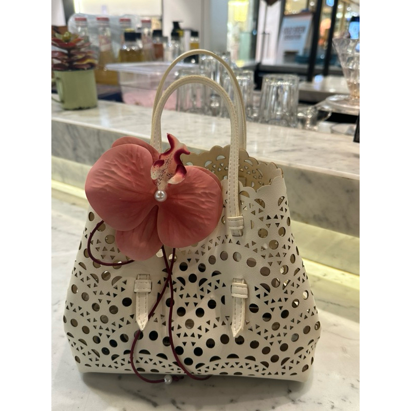 Jual MEDIUM LYANA SLING BAG / LASER CUT HAND SLING BAG / MINI AMBER LASER CUT | Shopee Indonesia