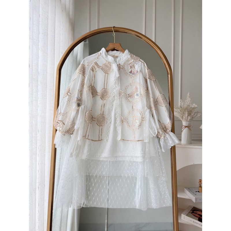 Jual CANDY LADY Ralyn Valeryn Lace 3D Dotty Blouse / Atasan Brukat ...