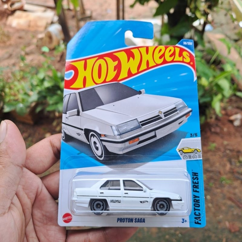 Jual HOTWHEELS FACTORY FRESH PROTON SAGA PUTIH 2025 | Shopee Indonesia