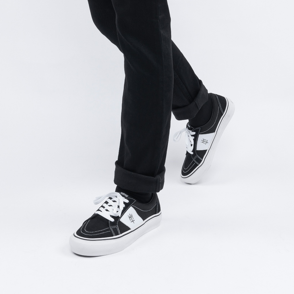 Jual SEPATU MATERNAL DISASTER "INVERNI BW, FUGHAZ BW, CRUST 2 BW, CRUST ...