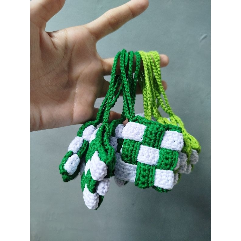Jual Amplop gantungan kunci rajut || ganci amplop lebaran || Ketupat ...