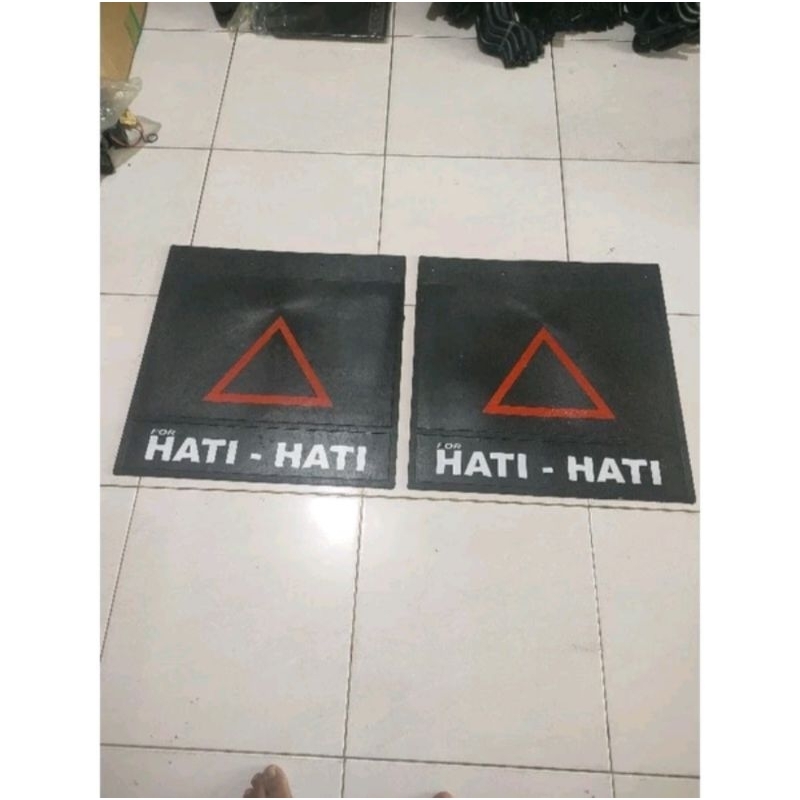Jual KARPET LUMPUR RODA COLT DIESEL DEPAN DAN BELAKANG 1 SET 2 LEMBAR ...