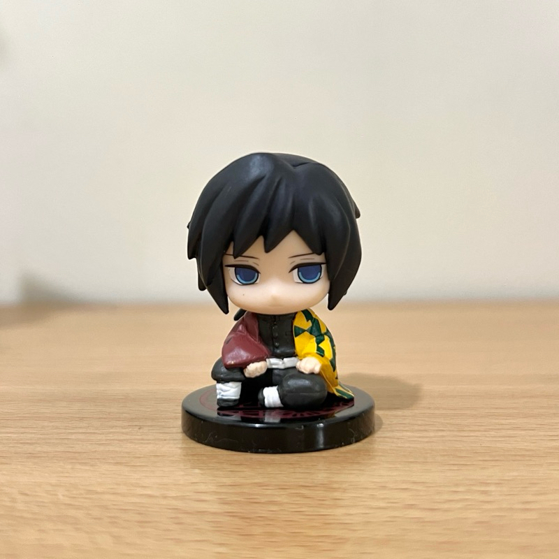 Jual kimetsu no yaiba suwarasetai gashapon mini figure - tomioka giyu (original) | Shopee Indonesia