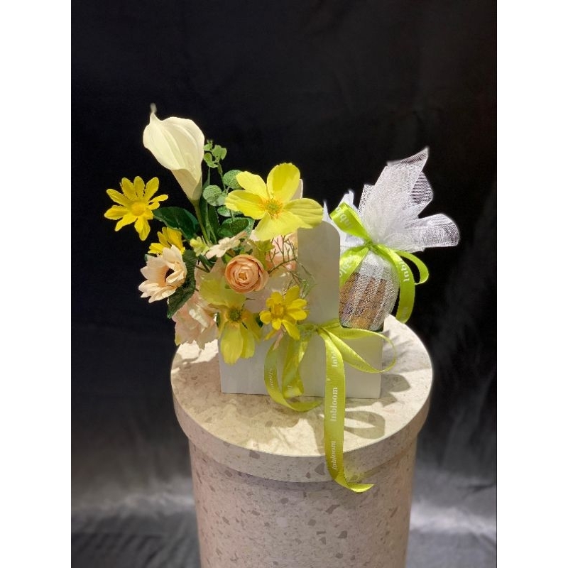 Jual INBLOOM FLORIST | Box Premium Artificial Flower | Raya Hampers ...